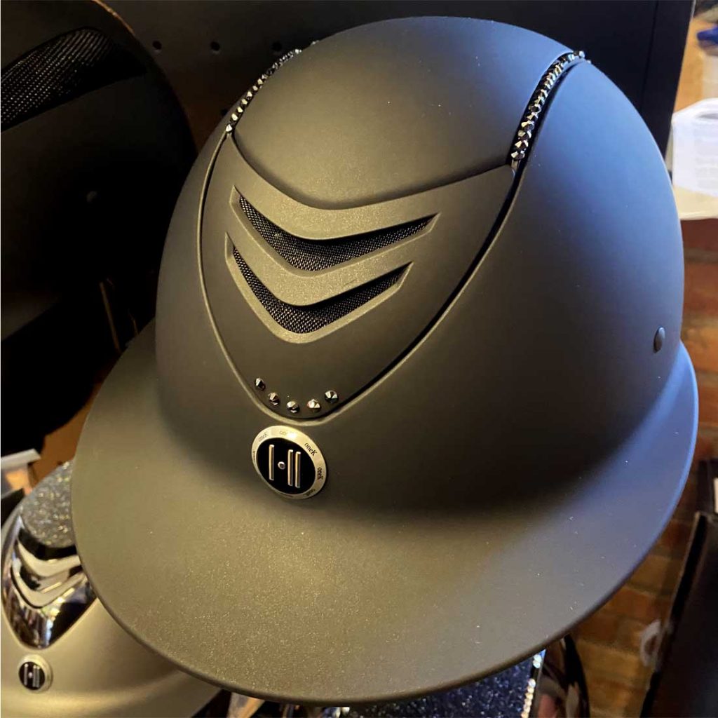 One K ridhjälm - Våra varumärken i butiken | Marietorp Ridsport